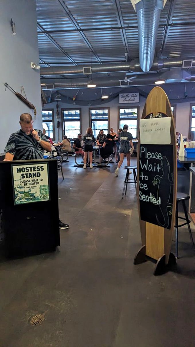 The hostess stand features a surfboard sign – because when waves of hungry customers arrive, you need proper maritime navigation tools.