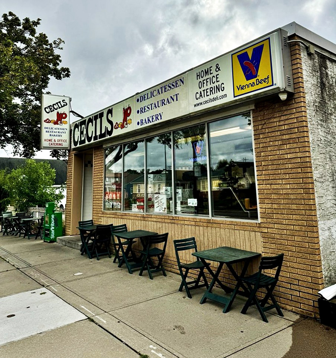 Even Minnesota's unpredictable weather can't keep loyal customers away&mdash;these outdoor tables fill up faster than you can say "extra pickle."