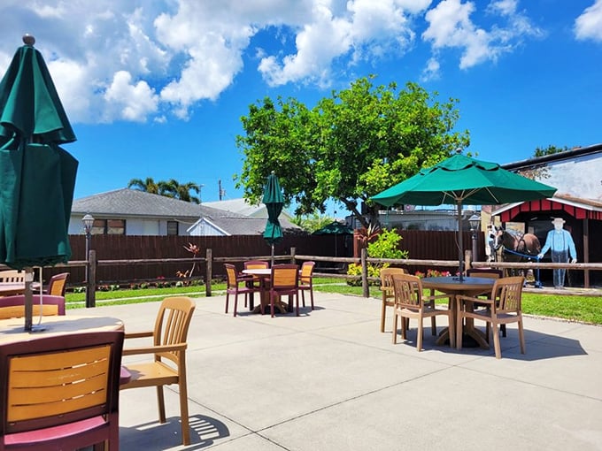 Florida sunshine and Amish cooking collide on this outdoor patio&mdash;a perfect spot for enjoying pie while watching the world go by.