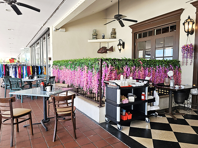 Al fresco dining with a side of Florida sunshine. These outdoor tables offer the perfect setting for contemplating life's important questions—like pancakes or waffles?