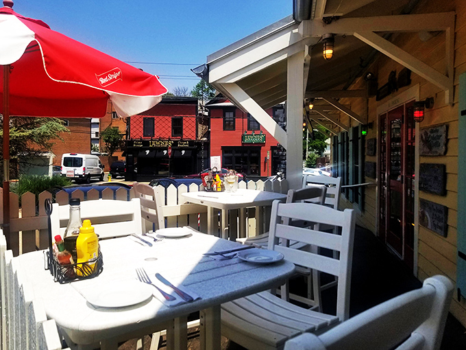 Outdoor dining that captures Annapolis's charm&mdash;white picket fences, red umbrellas, and the anticipation of seafood that was swimming yesterday.