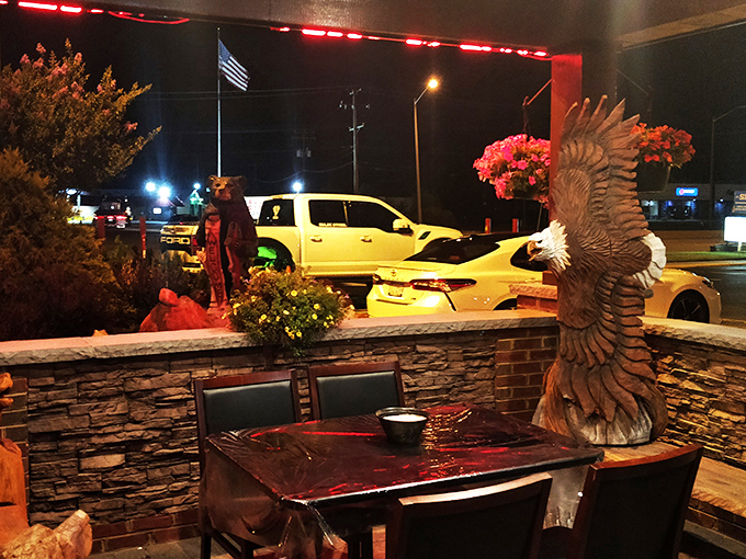 Outdoor dining with a touch of whimsy &ndash; that eagle sculpture stands guard over your meal like America's most patriotic ma&icirc;tre d'.