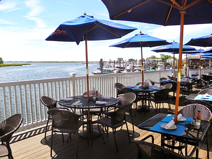 Dining with a view that reminds you why people write songs about the water and poems about eating beside it.