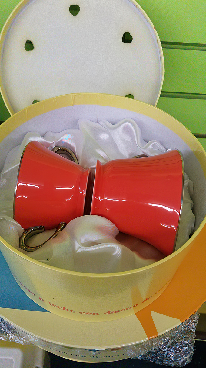 Hidden in a hatbox: cherry-red mugs that could star in their own Wes Anderson film. Morning coffee never looked so cinematically charming.