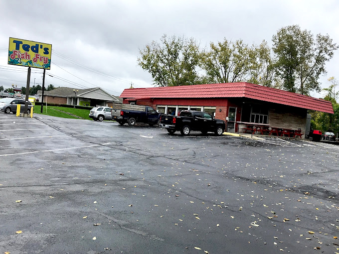 The simple brick building with red roof doesn't look like much, but neither did most of the world's best inventions. Fish fry perfection awaits!