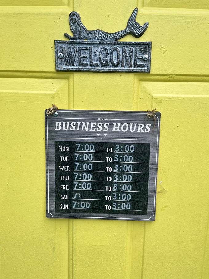 Those business hours tell you everything: this is a breakfast and lunch specialist that knows exactly what it does best. Note the mermaid welcoming you in.