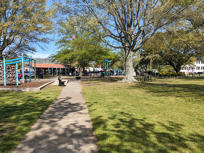 Colonial Waterfront Park offers the perfect blend of history and relaxation&mdash;think Founding Fathers meet weekend hammock enthusiasts.