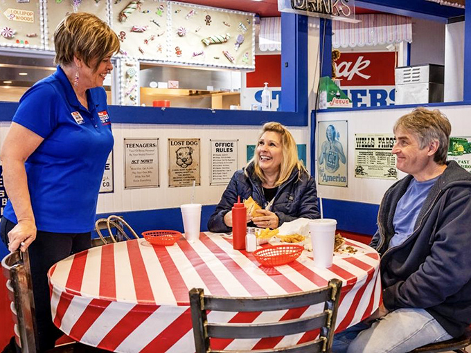 The best conversations happen over great food. These diners are experiencing the universal language of "too busy enjoying lunch to talk."