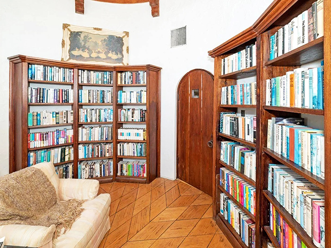Bookworms rejoice! This cozy library nook proves that even castles 