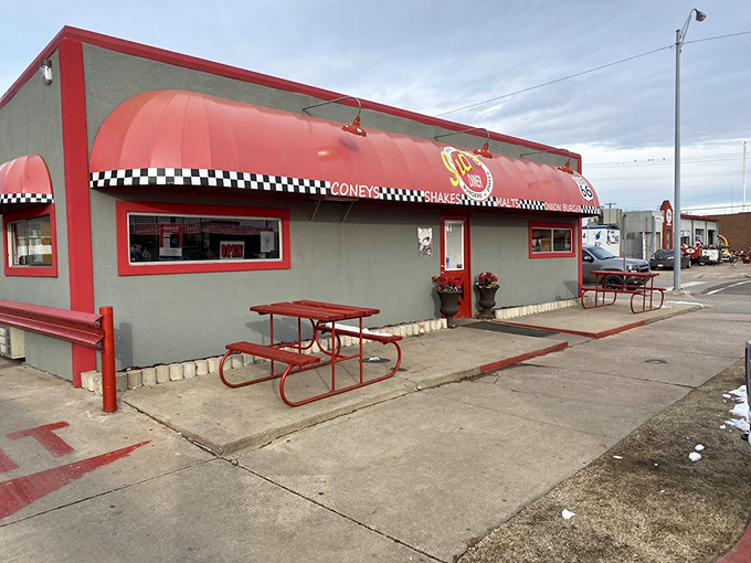 These simple outdoor tables have hosted countless roadtrippers, locals, and food pilgrims seeking the authentic taste of Route 66 under Oklahoma skies.