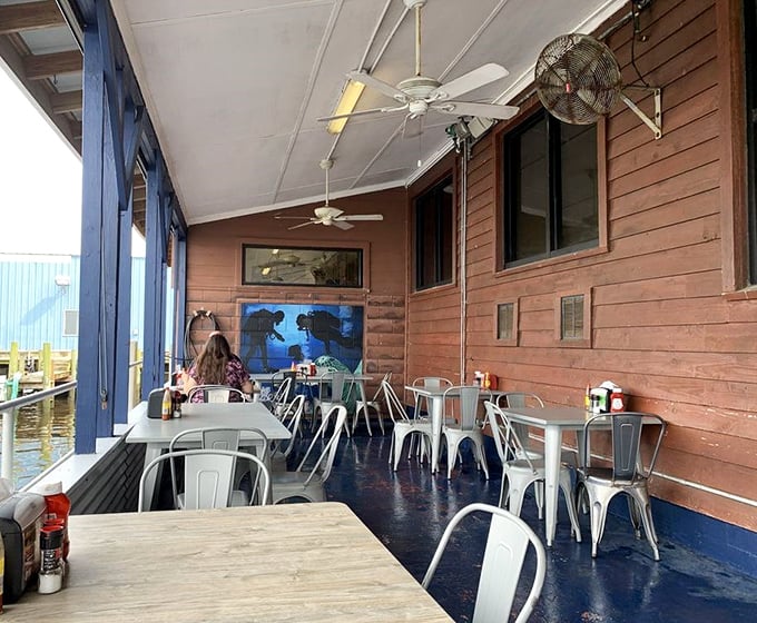 Waterfront dining without pretension. Just you, your meal, and boats bringing in tomorrow's specials right before your eyes.