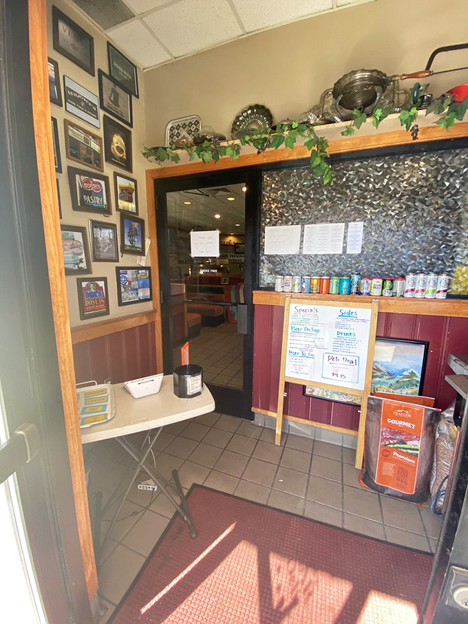 The takeout entrance promises the same sandwich excellence to go – for when you need Reuben therapy at home.