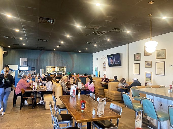 A dining room filled with the happy buzz of satisfied customers. Notice how nobody's looking at their phones&mdash;they're too busy experiencing sandwich nirvana.