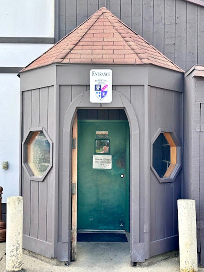 The entrance has that "you've discovered something special" vibe &ndash; like finding the wardrobe to Narnia, but with better food options.