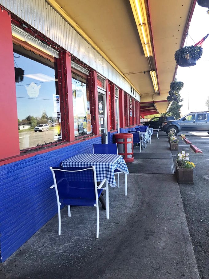 The unassuming entrance stands ready to welcome burger pilgrims of all ages. Note the happy family&mdash;they know what awaits inside.