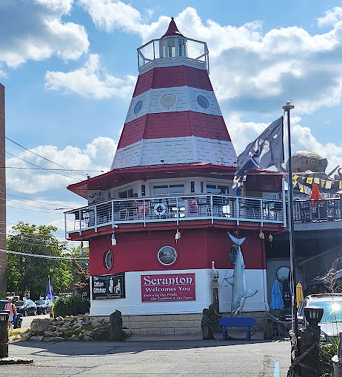 The lighthouse doesn't just guide ships—it guides hungry patrons to what might be Pennsylvania's most unexpected seafood destination.