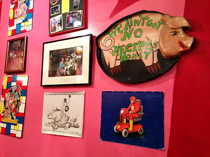 "We ain't got no recipes honey" says the pig sign, in what might be the most honest restaurant declaration ever made.