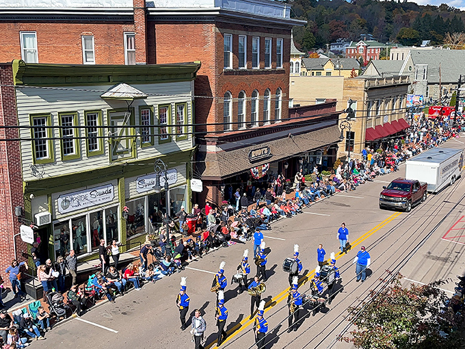 During the Autumn Glory Festival, Oakland's streets transform into celebration central, with enough small-town charm to fill your yearly quota.