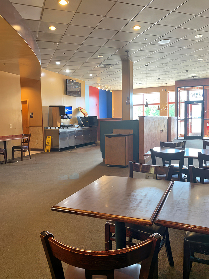 No-nonsense interior that puts the focus where it belongs &ndash; on the seafood coming out of that kitchen.