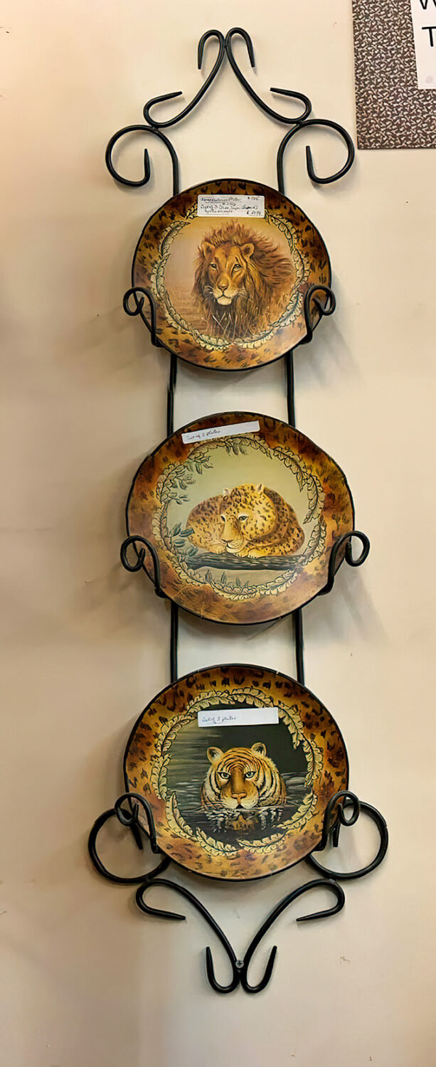 These decorative wildlife plates roar with 1970s home decor energy. The perfect addition to any wall that's just too boring without big cats watching you eat.
