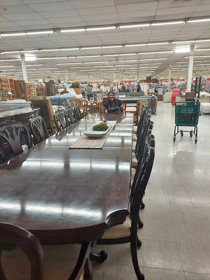 A dining table fit for royalty&mdash;or at least for that Thanksgiving when everyone actually shows up, including distant cousin Edith.