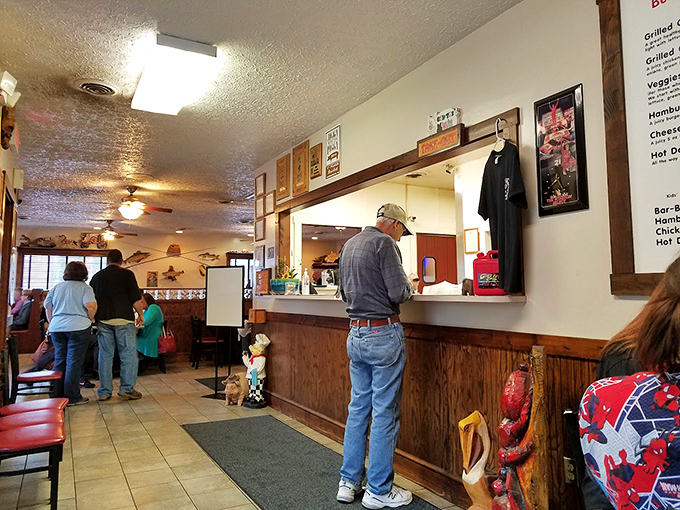 The ordering counter: where hopes and dreams are exchanged for smoked meats. That moment of anticipation is almost as good as the eating.