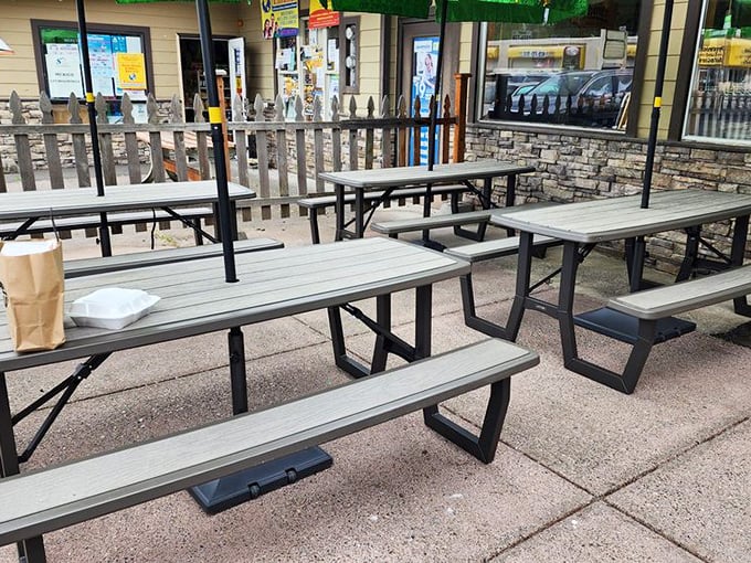 When weather permits, these outdoor tables become the scene of silent appreciation punctuated only by occasional "mmms."