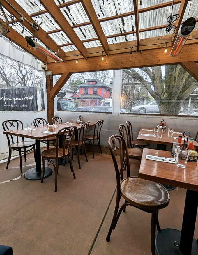 Light filters through the semi-covered patio like nature's own Instagram filter, making every plate look even more appetizing.