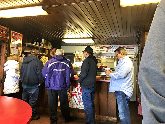 The line forms early at Roy's&mdash;these barbecue veterans know that waiting is just part of the pilgrimage to pork perfection.