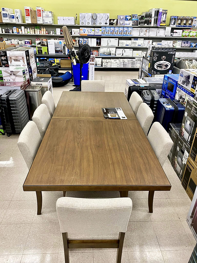 Dining room transformation central. This table has "family gatherings with compliments on your taste" written all over it.