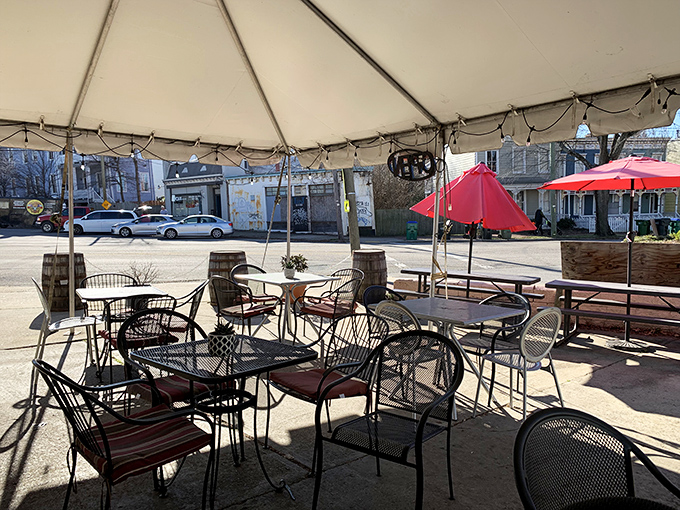 Al fresco dining, BBQ-style. These metal chairs have supported thousands of happy eaters through their meat-induced euphoria.