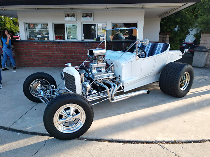 Hot rods and hot dogs &ndash; a match made in California heaven. This beauty isn't just transportation; it's part of the experience.