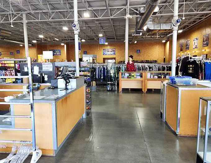 The checkout area&mdash;where friendly staff turn your treasure hunting expedition into a mission accomplished. The starting point for your items' new chapter. 