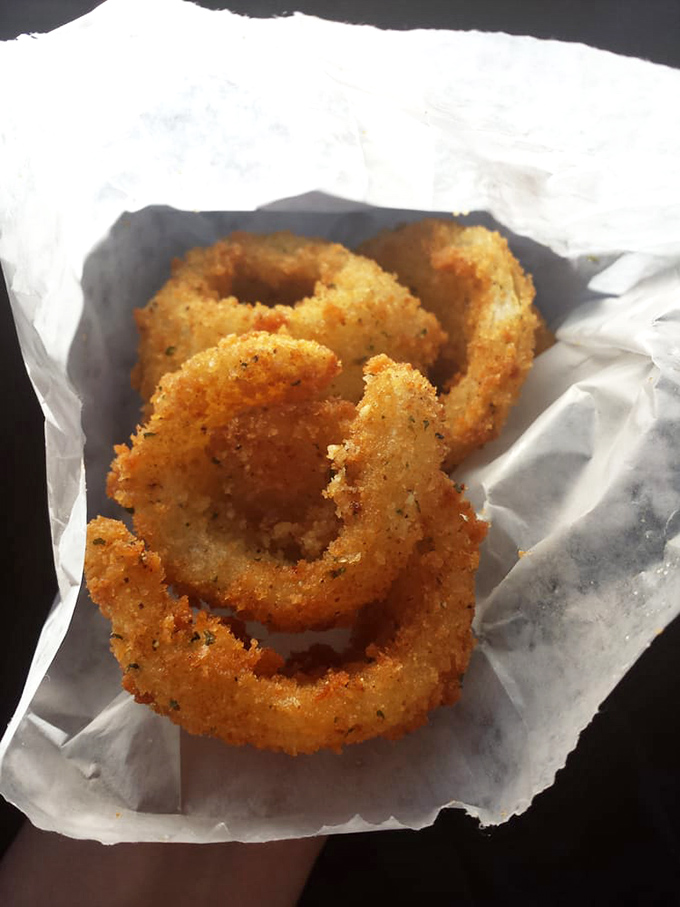 Golden rings of crispy perfection – so beautifully fried that they deserve their own Chicago-themed poetry slam.