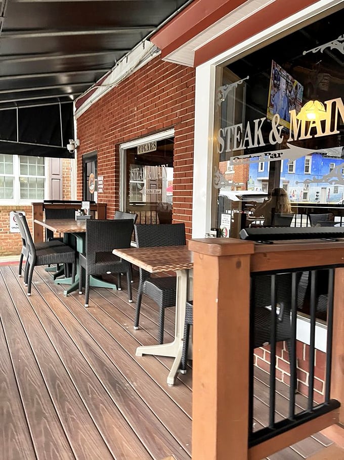 Outdoor seating that begs you to linger over coffee or a nightcap, watching Main Street life unfold like a small-town version of dinner theater.