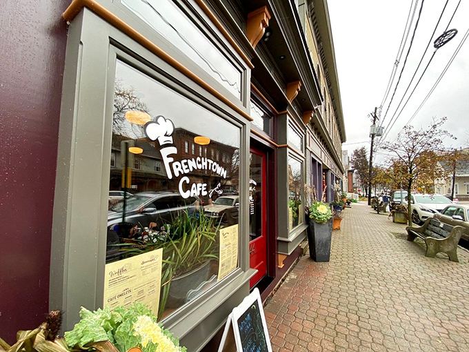 The Frenchtown Cafe's inviting storefront promises the kind of comfort food that makes you want to hug the chef &ndash; calories be gloriously damned.
