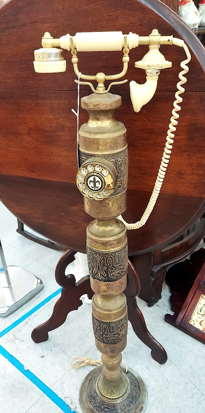 The elegant ancestor of your smartphone, when calls were events and conversations had proper endings. No "sorry, you're breaking up" excuses here.