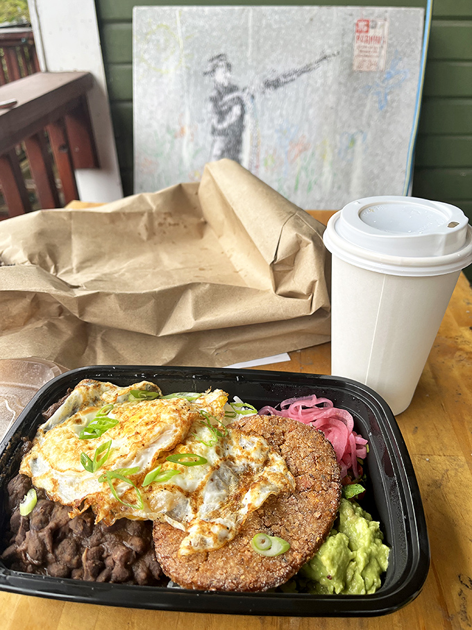 Even in takeout form, these breakfast creations maintain their rock star status. That fried egg deserves its own tour bus and entourage.