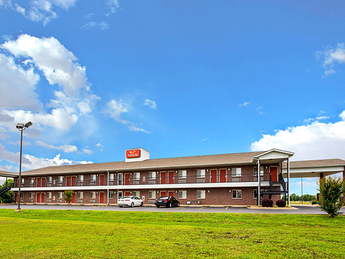 The Econo Lodge may not be the Ritz, but its clean, accessible accommodations offer everything you need for exploring Searcy without breaking the bank.