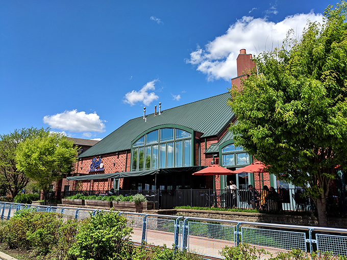 From this angle, Banks' looks like it grew organically from the riverfront&mdash;a brick and glass testament to Delaware's love affair with seafood.