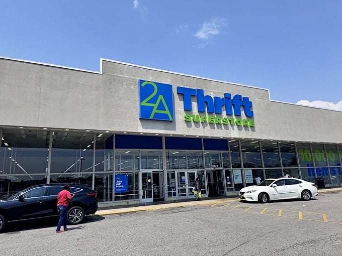 The blue and green beacon of bargain hunting stands proud against the Maryland sky. Thrift nirvana awaits behind those sliding doors.