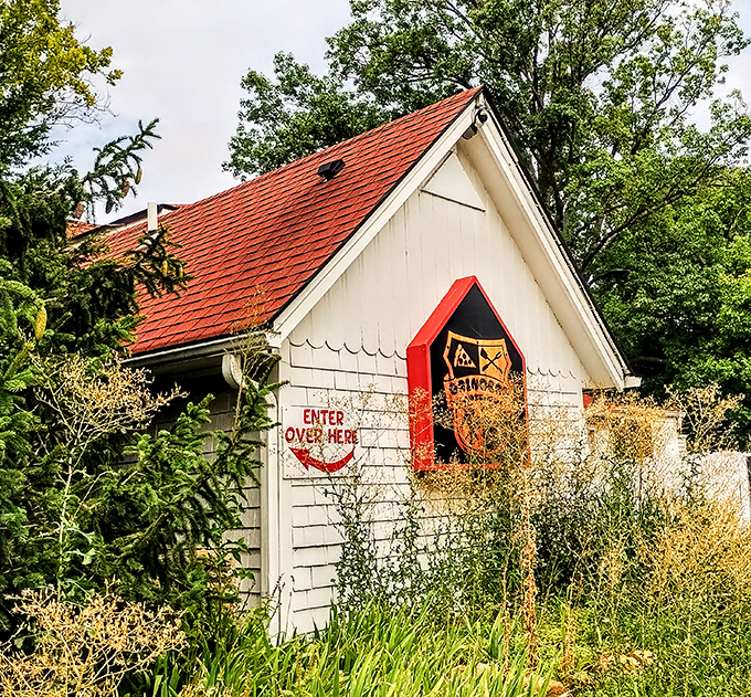 From this angle, Grinders Stonewall looks like a storybook cottage where instead of witches, you'll find wizards of pizza and sandwich craftsmanship.
