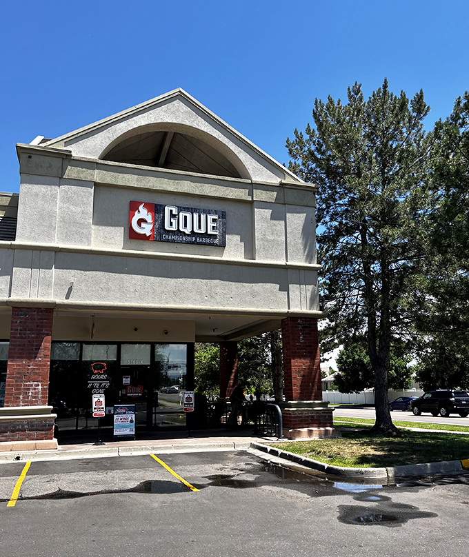 The GQue sign stands as a beacon of hope for the barbecue-deprived. Your stomach's GPS should be recalculating right about now.