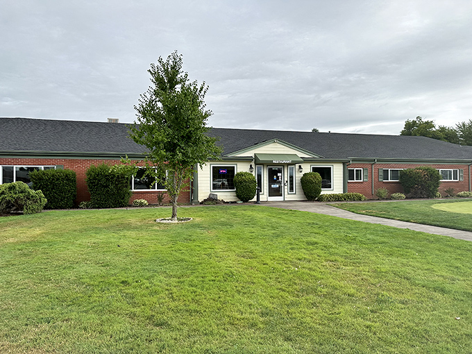 From this angle, Country Cottage looks like it could be on a postcard titled "Where Locals Eat When They're Serious About Breakfast."