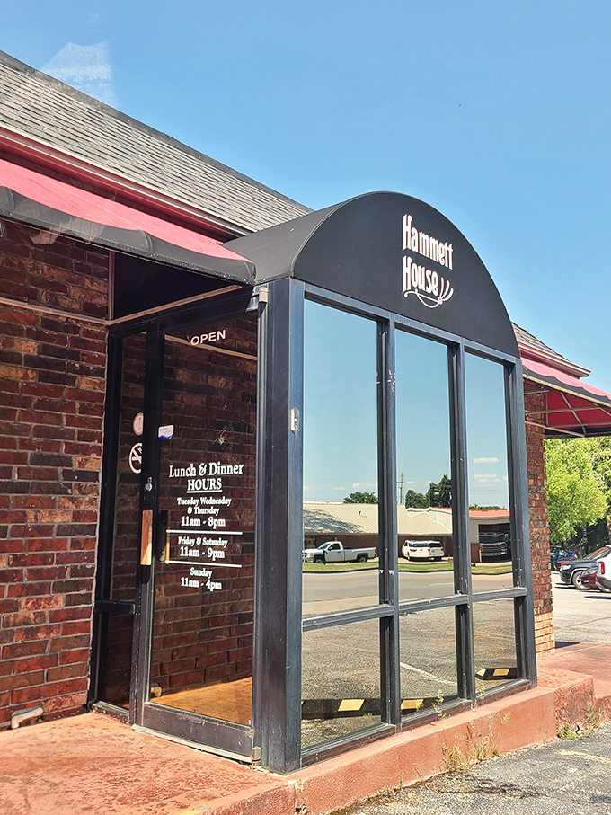 The entrance promises good things to those who enter. That curved awning has welcomed hungry diners through countless Oklahoma seasons.