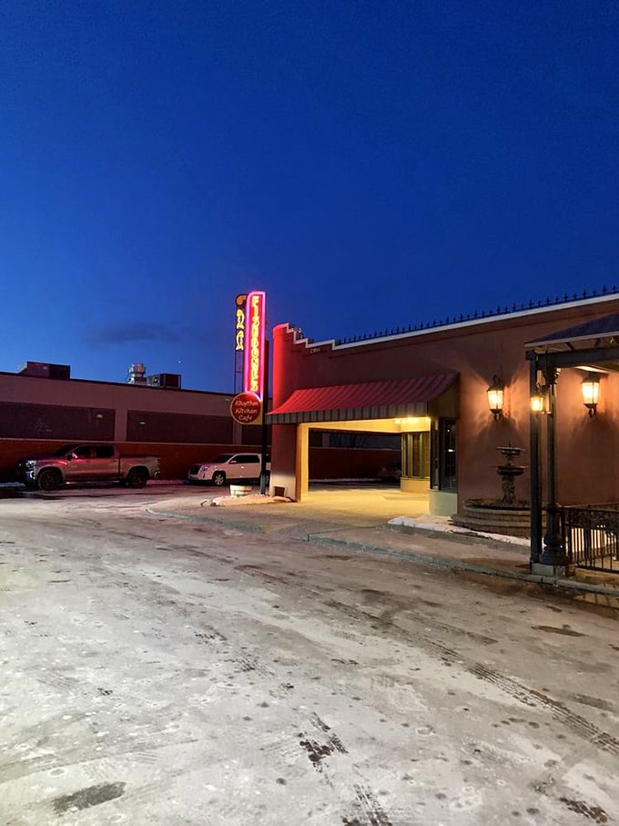 As twilight descends, Fishbones' neon sign serves as a beacon for the seafood-deprived. Detroit nights start with cocktails and end with dessert here.