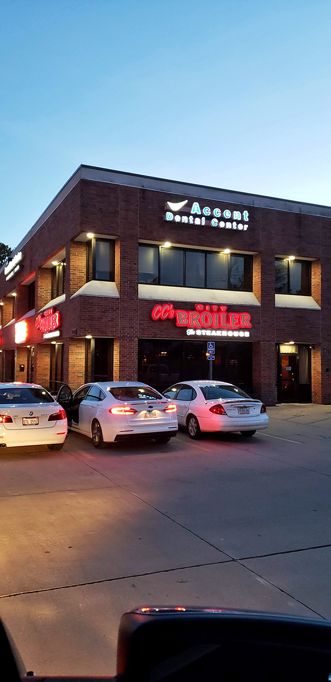 Even the exterior at dusk hints at the warmth inside&mdash;that red neon sign is Columbia's equivalent of the Bat-Signal for hungry carnivores.