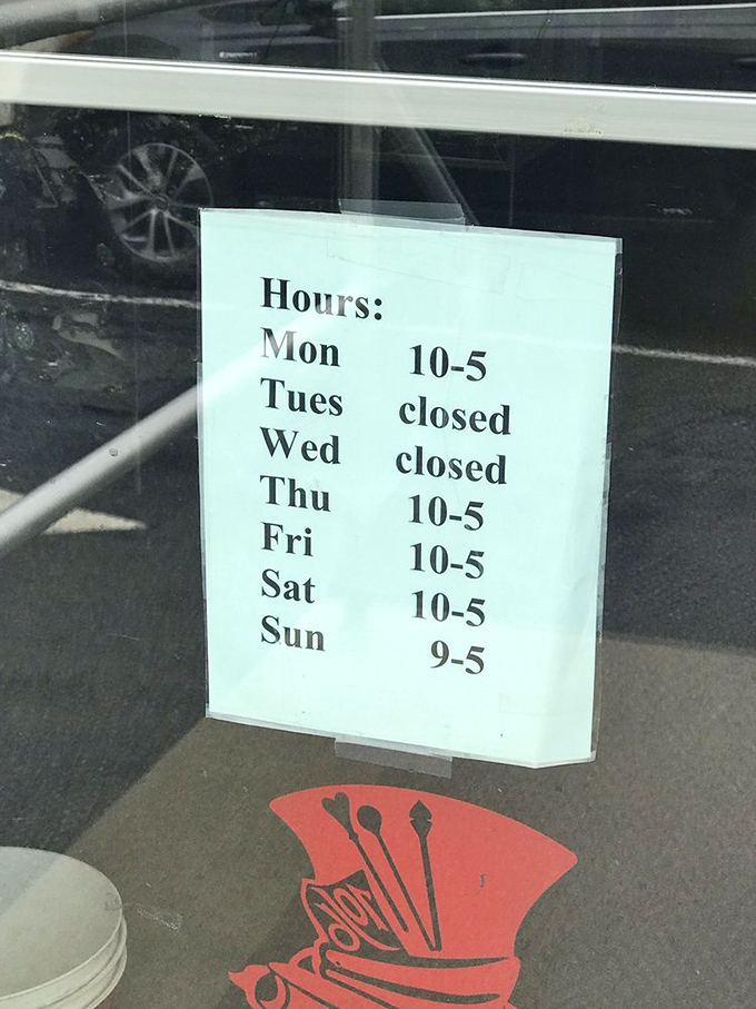 The treasure hunter's schedule&mdash;plan accordingly! Sunday's early opening is for the serious antiquers who know the early bird gets the vintage worm.