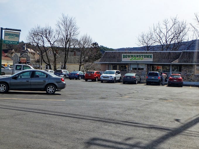 The entryway where thousands of hungry Pennsylvanians have paused, deciding whether to sit at the counter or claim a booth.