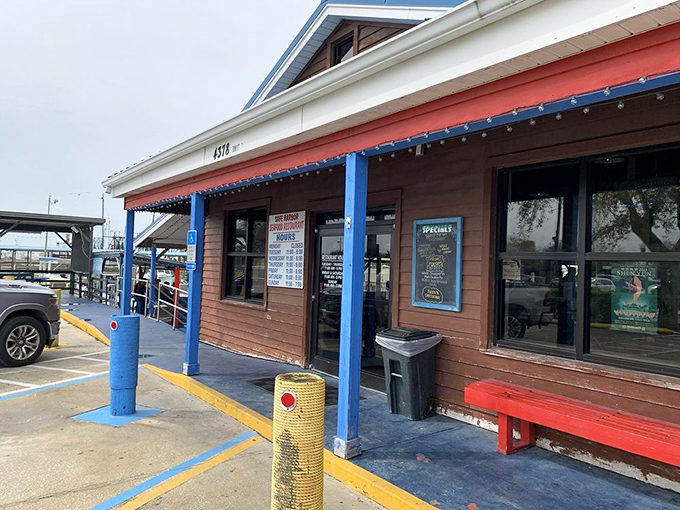 The entrance that doesn't promise much but delivers everything. Like finding a secret door to seafood heaven behind an unassuming fa&ccedil;ade.